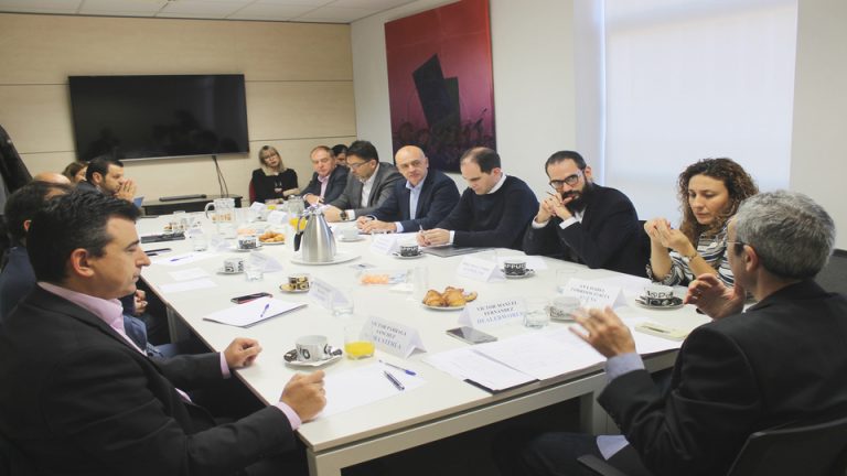 Dealerworld organizó una mesa redonda para debatir la situación del Cloud en el Canal, con la ...